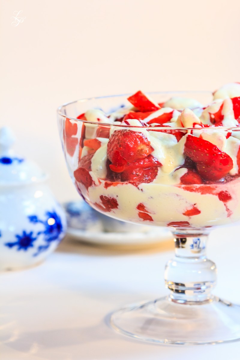 Ligia’s Kitchen: Capsuni si frisca – Ligia Pop